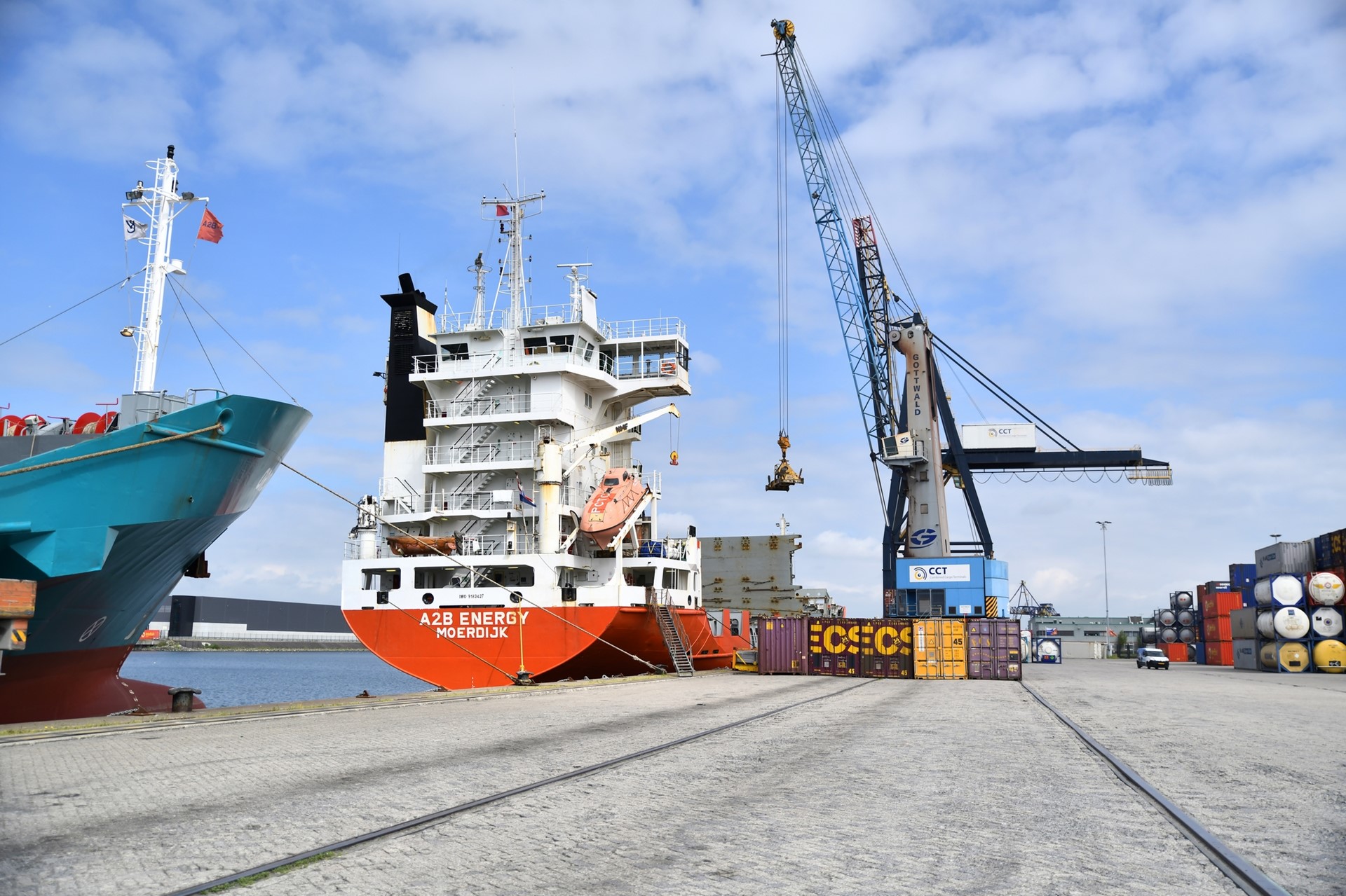Walstroomvoorziening zeevaart op Moerdijkse havenkades stap dichterbij