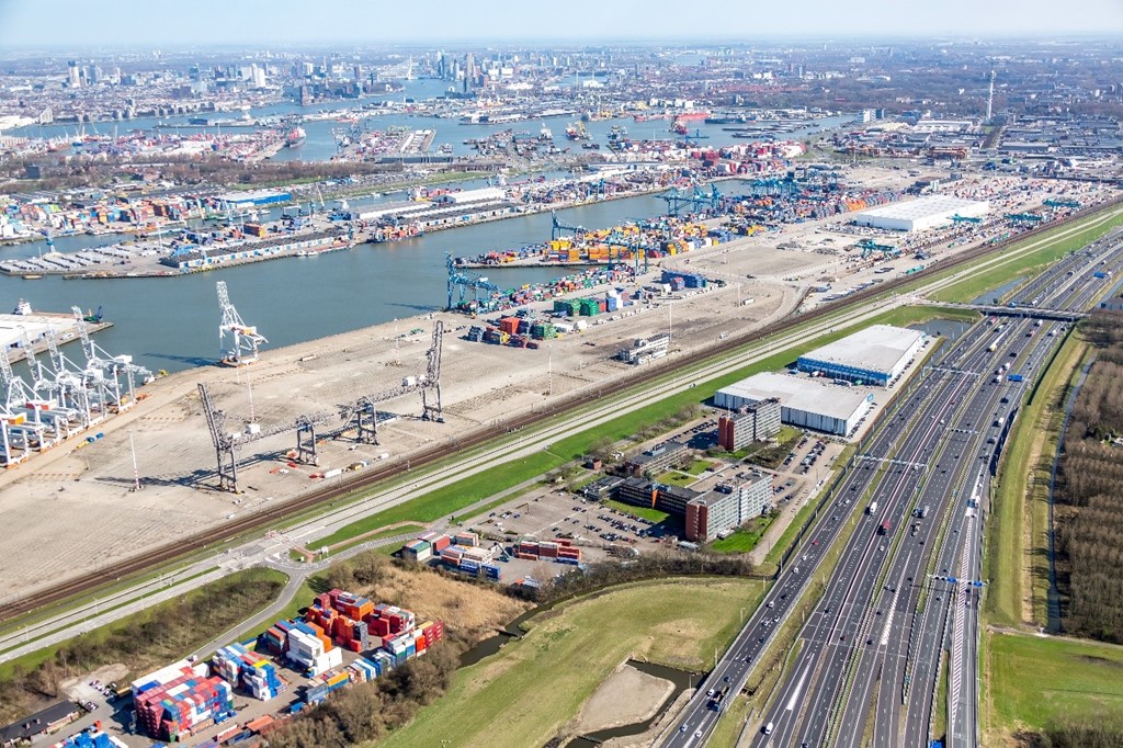 Nieuw distributiecentrum en hoofdkantoor voor Neele-Vat Logistics in Rotterdam